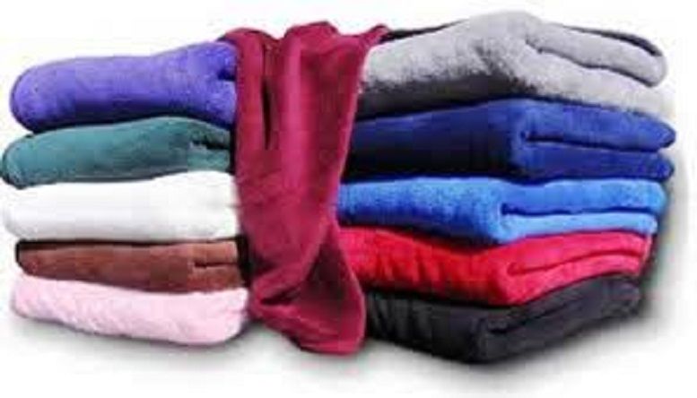 सिमिकोटका विपन्न परिवारलाई न्यानो कपडा वितरण